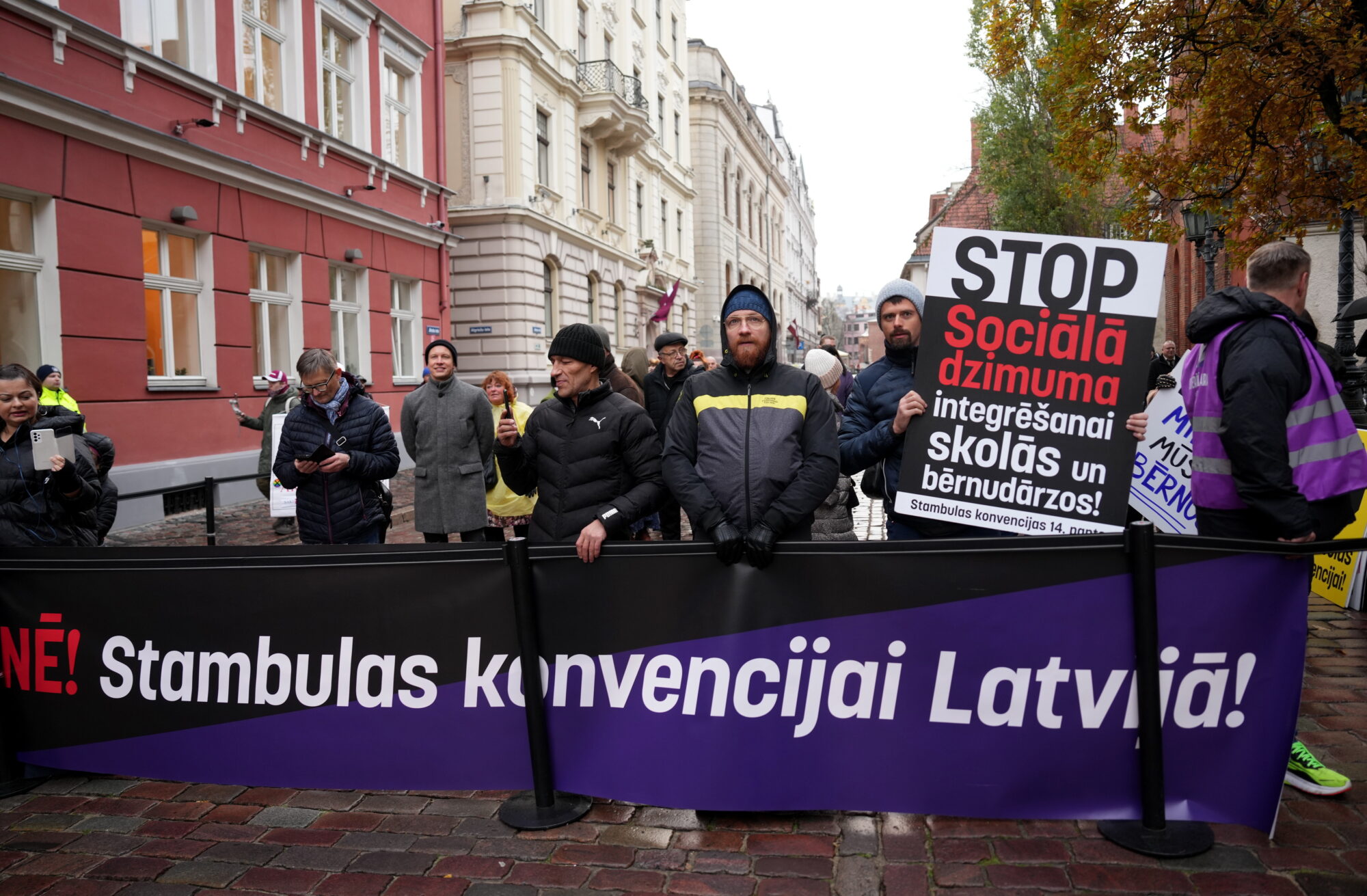 Ar opozīcijas un ZZS balsīm Saeimā konceptuāli atbalsta izstāšanos no ...
