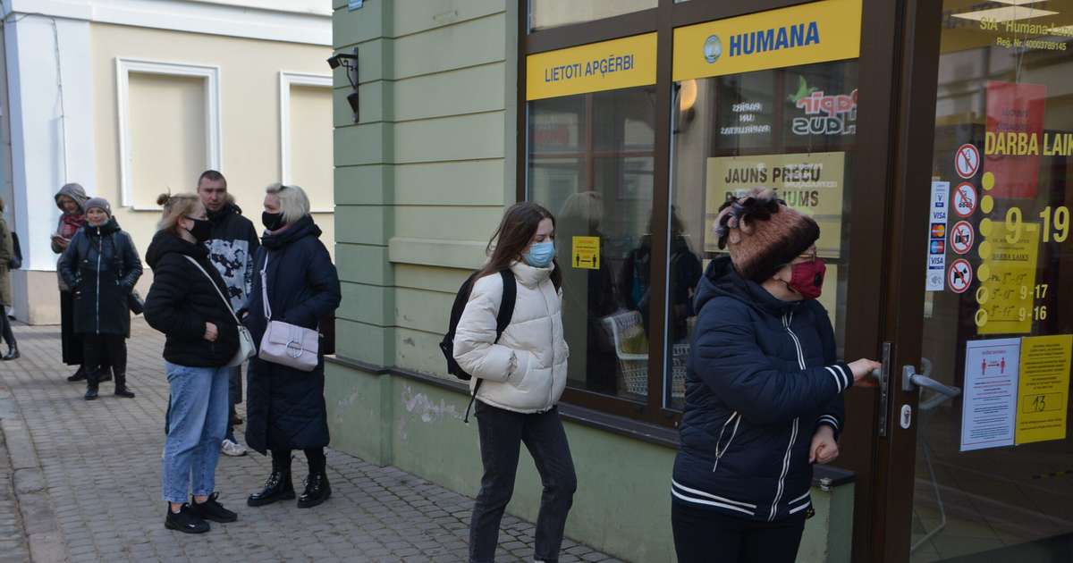 “Beidzot varēšu nopirkt apģērbu!” Cilvēki priecīgi par atvērtiem ...