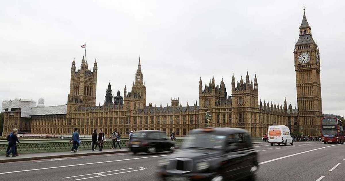 Tūkstošiem britu ierēdņu atstās Londonu, valdībai samazinot izdevumus ...