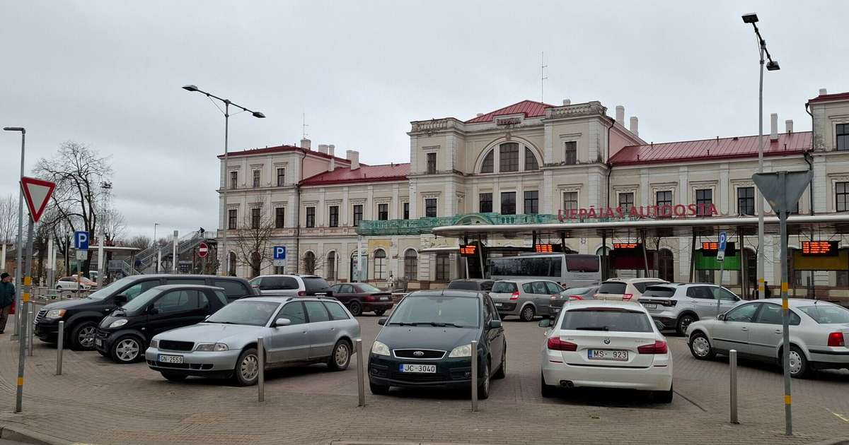 Autoostā ieviesīs 30 minūšu stāvvietas pavadītāju un sagaidītāju ...