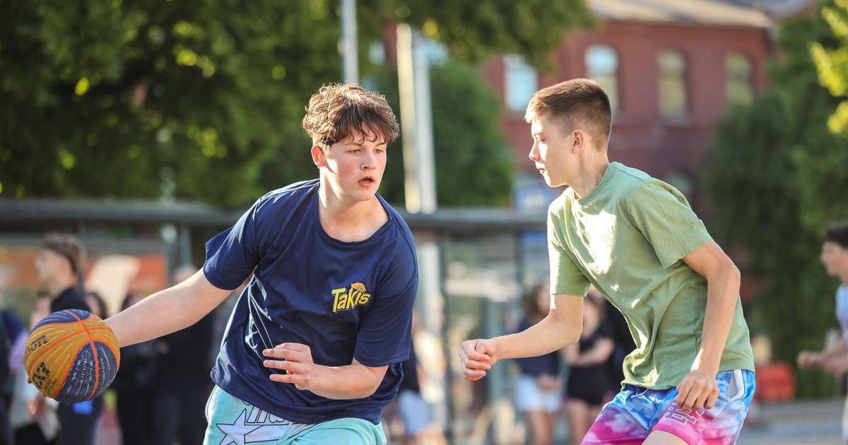 Karstas cīņas pie “Street Burgers” – aizvadīts otrais “Bruģa Bumba 2026 ...